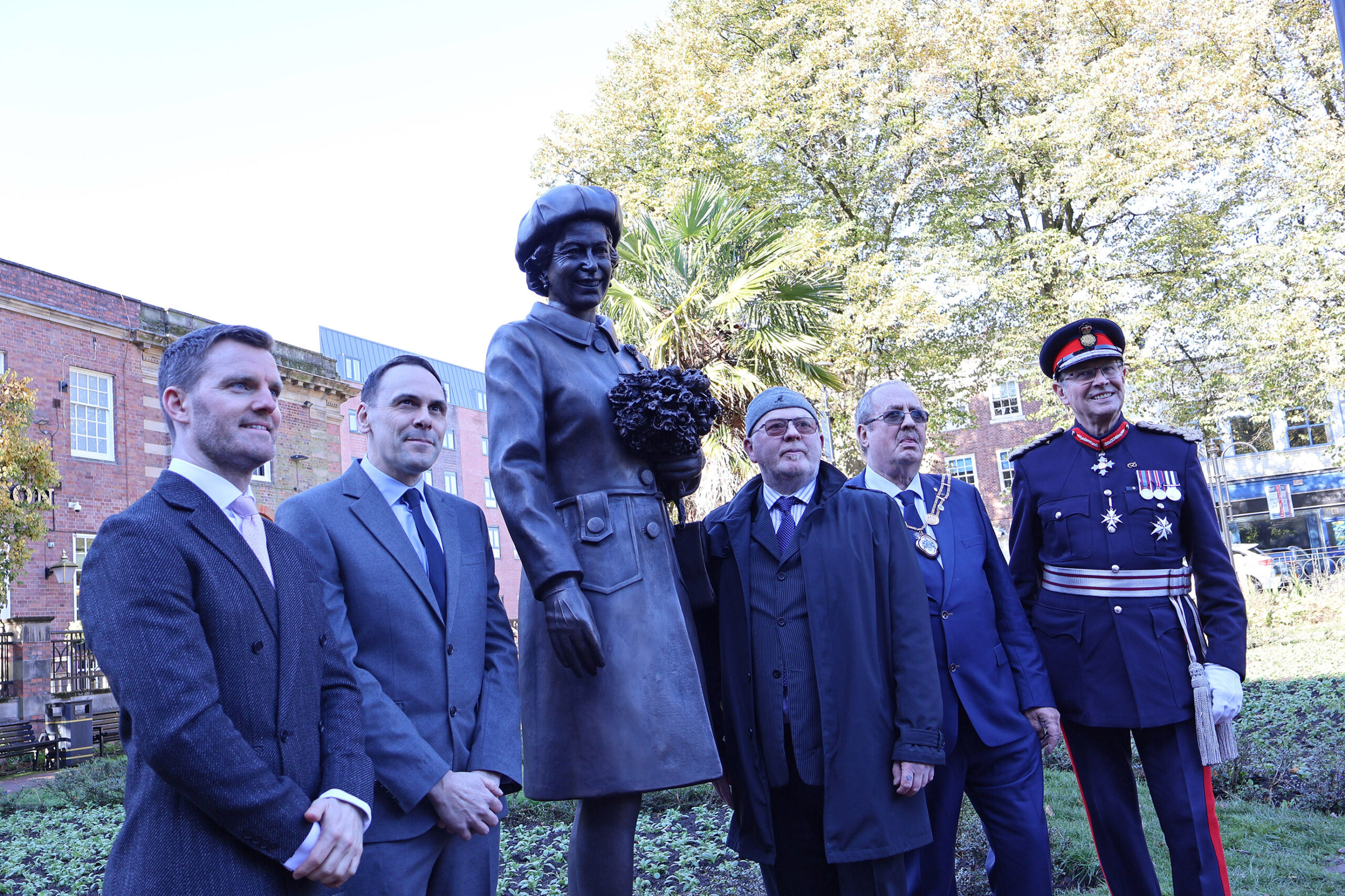 Queen Elizabeth II statue unveiled in Newcastle-under-Lyme - North ...